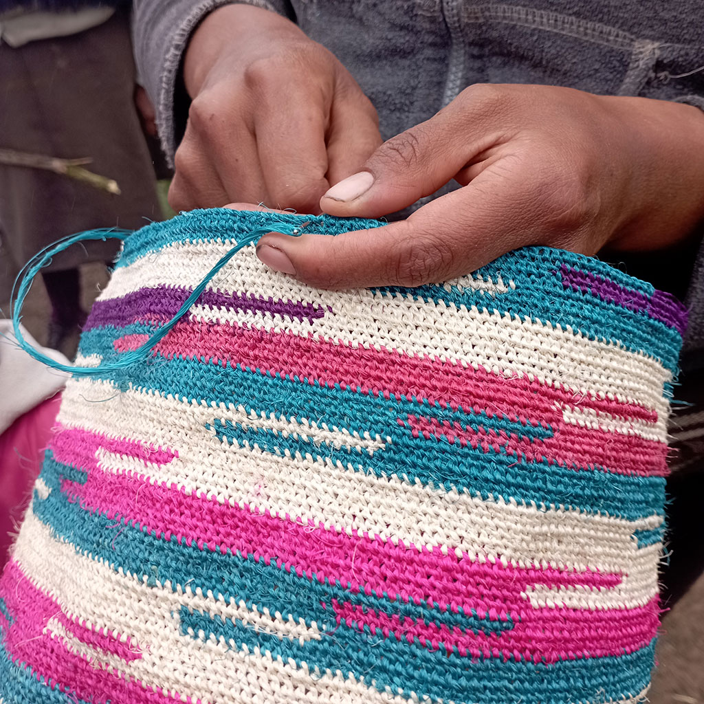 El bolso shigra, parte de la tradición de Ecuador. | PIMKAY